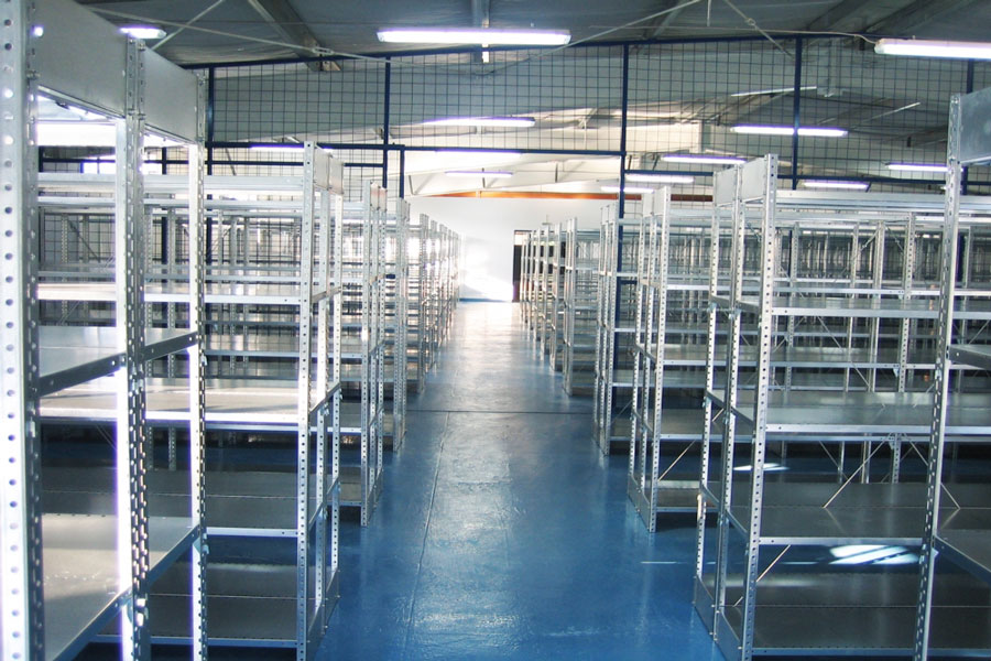 Rafturi pentru sarcini mici cu separatoare si accesorii